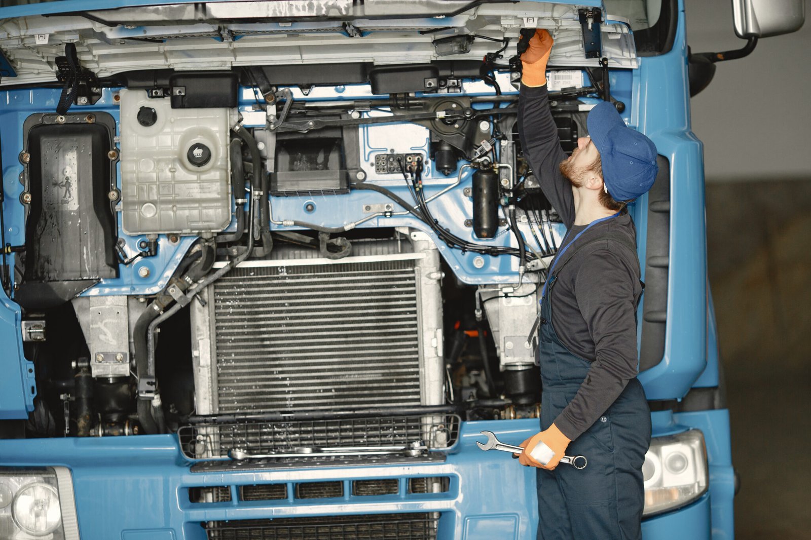 Safety First: What to Do When Your Truck Breaks Down at Night - Truck N ...